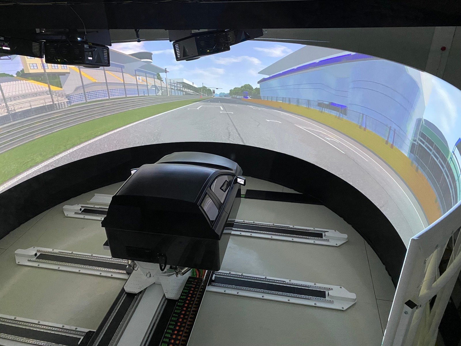 Video: Driving the Delta series S3 driving simulator at Bay Zoltán ...